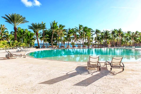 Eden Roc Beach Club se renueva, reabre con un innovador programa de ...