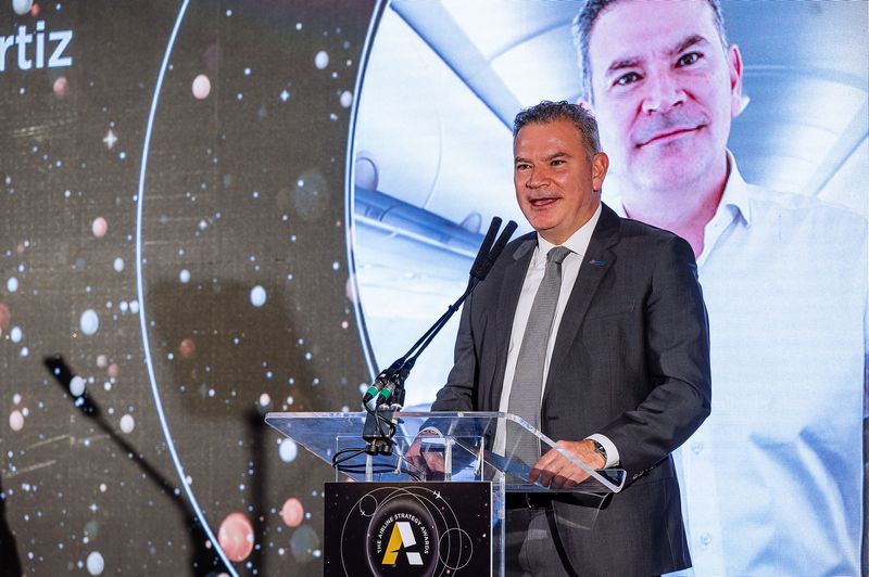 Estuardo Ortiz, CEO de JetSMART, recibe el premio Airline Strategy ...