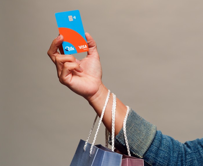 Qik Banco Digital lanza su tarjeta de débito Visa | Online Plus